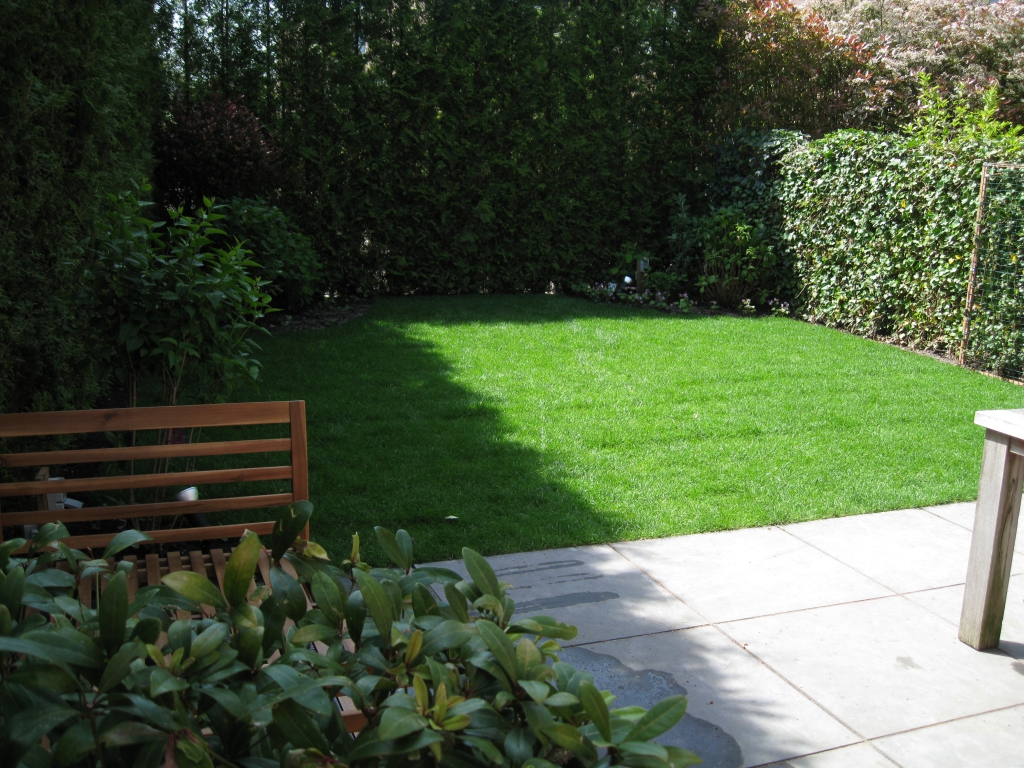 Complete tuin met berging - Hoveniers- en bestratingsbedrijf Bert van ...